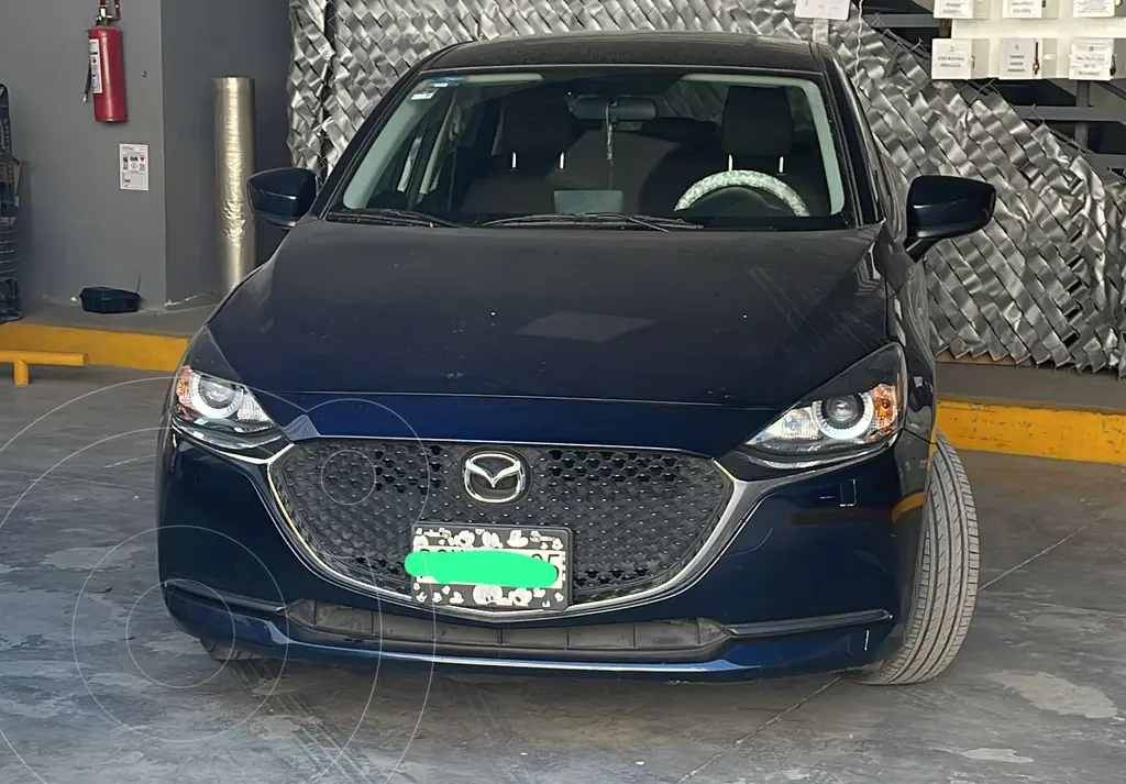 Mazda 2 Sedan i usado (2023) color Azul Marino precio $244,990