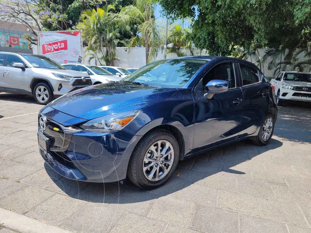 Mazda 2 Sedan i usado (2024) color Azul precio $280,000
