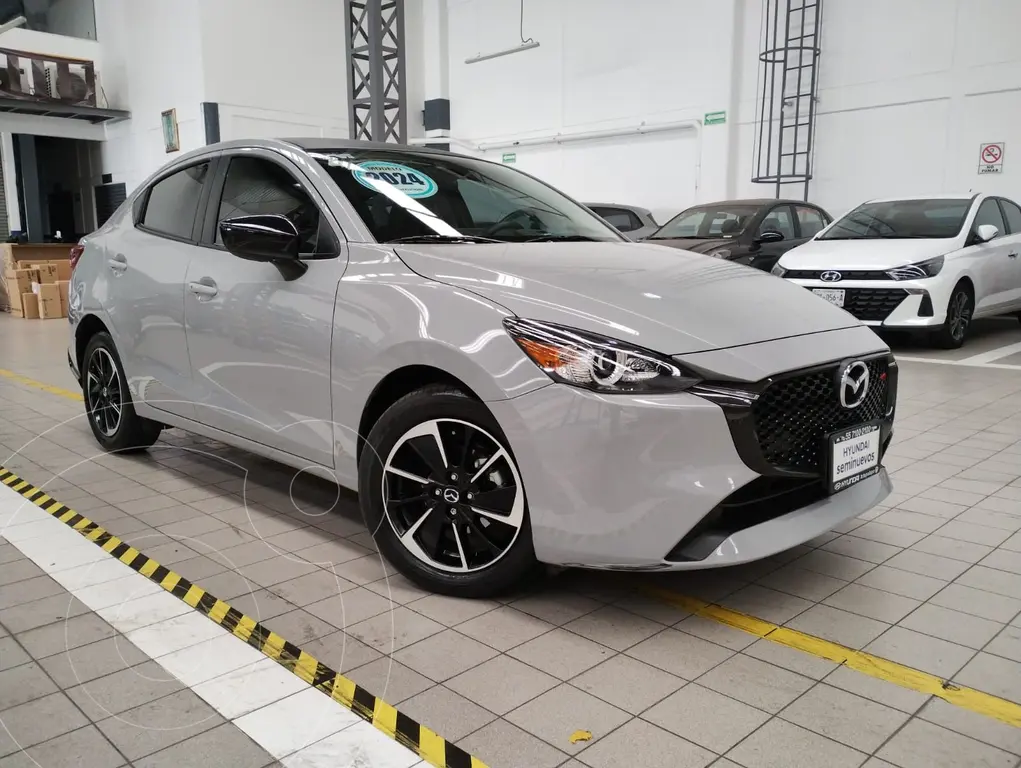 Mazda 2 Sedan Signature usado (2024) color Gris precio $355,000