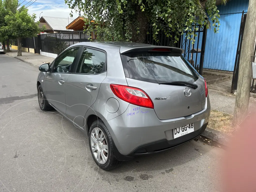 Mazda 2 1.5 V usado (2012) color Plata precio $5.200.000