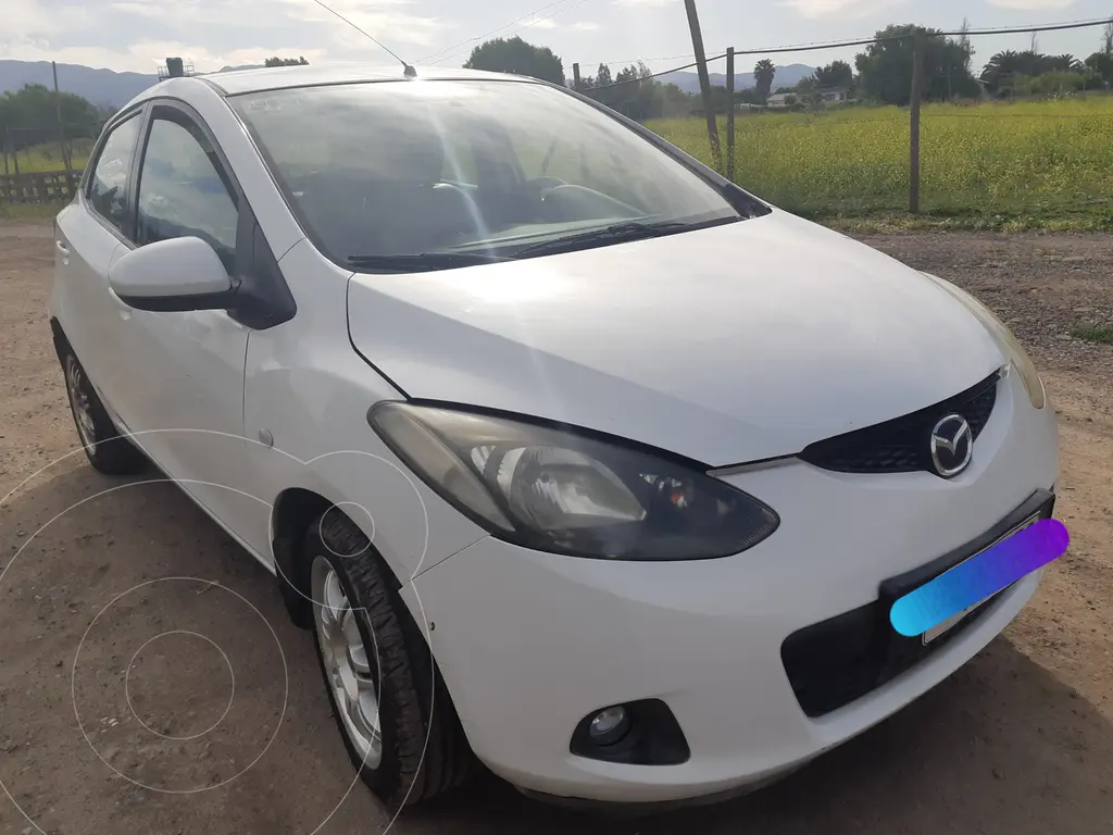 Mazda 2 1.5 V Aut 5P usado (2009) color Blanco precio $4.990.000