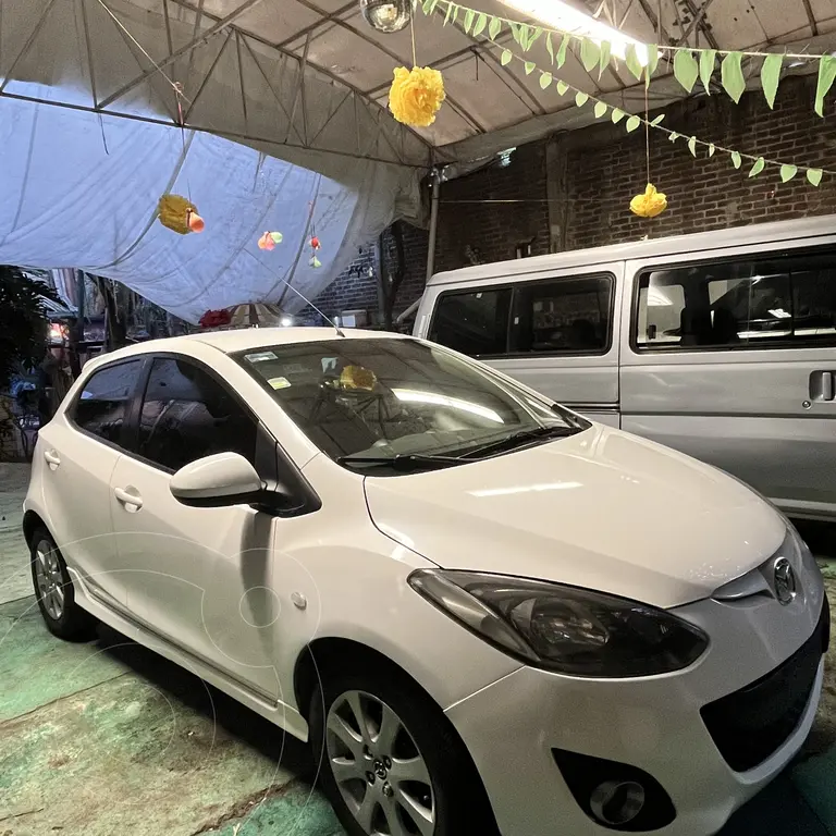 Mazda 2 i Touring usado (2015) color Blanco precio $148,000