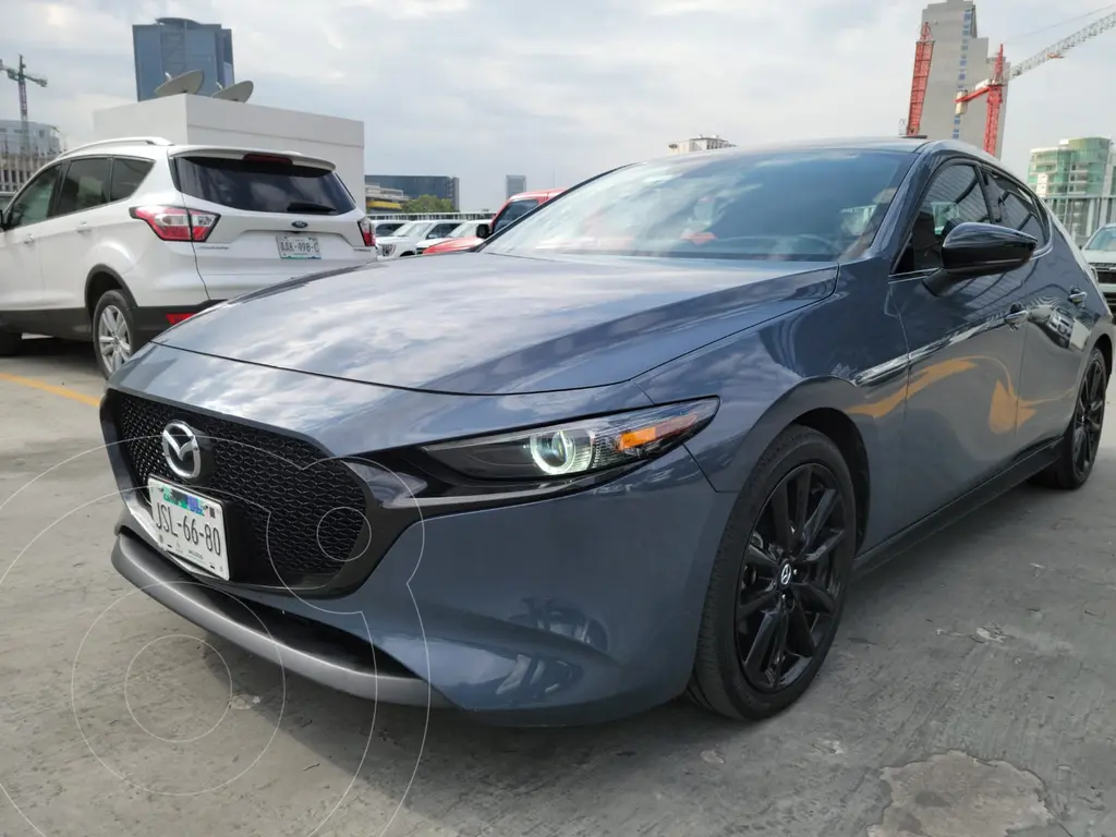 Mazda 3 Hatchback Signature usado (2021) color Gris Titanio precio $480,000