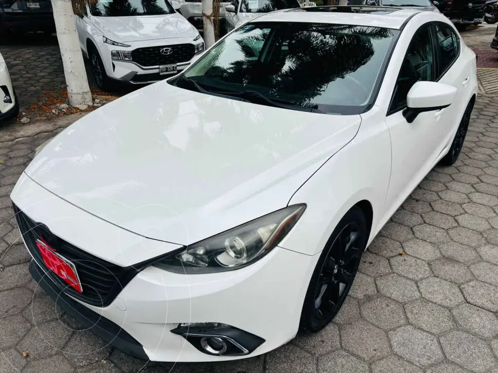 Mazda 3 Hatchback s Aut usado (2015) color Blanco precio $195,000