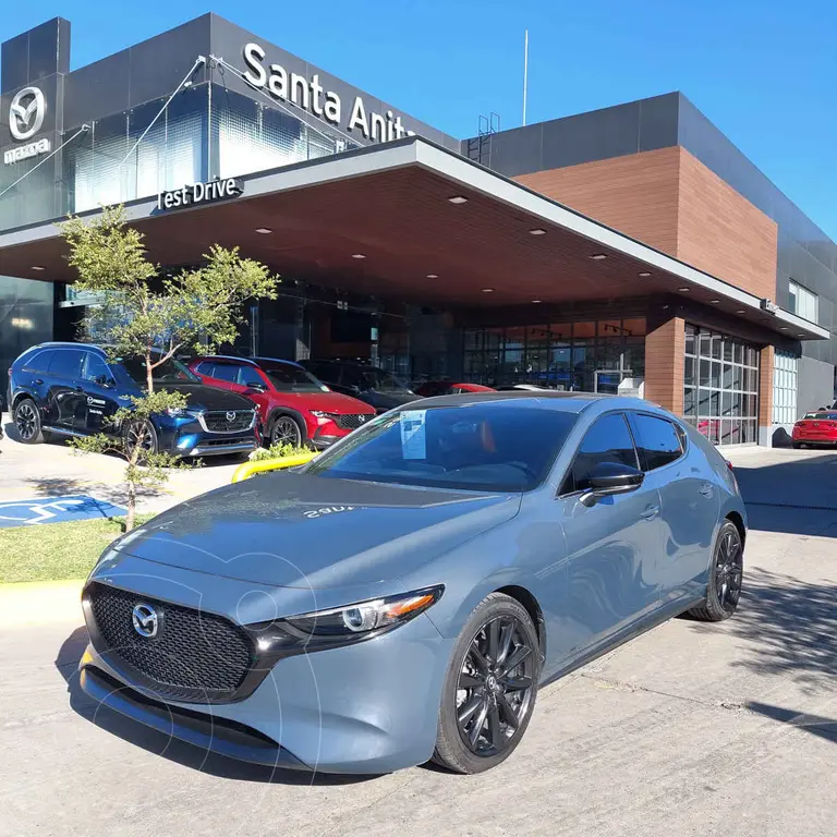 Mazda 3 Hatchback Signature usado (2021) color Blanco precio $469,000