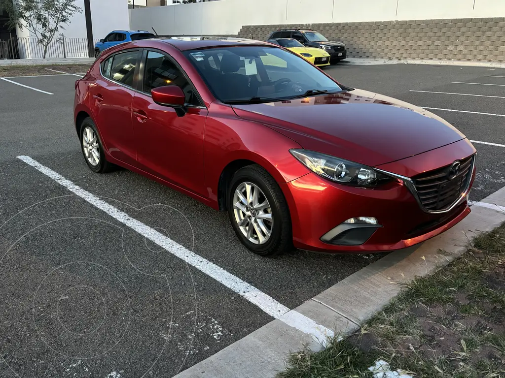 Mazda 3 Hatchback s Sport usado (2016) color Rojo precio $200,000