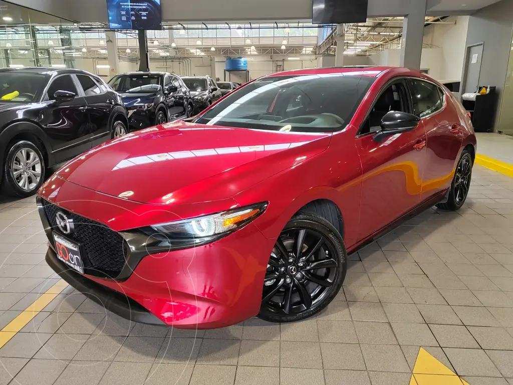 Mazda 3 Sedan Signature usado (2023) color Rojo precio $515,000