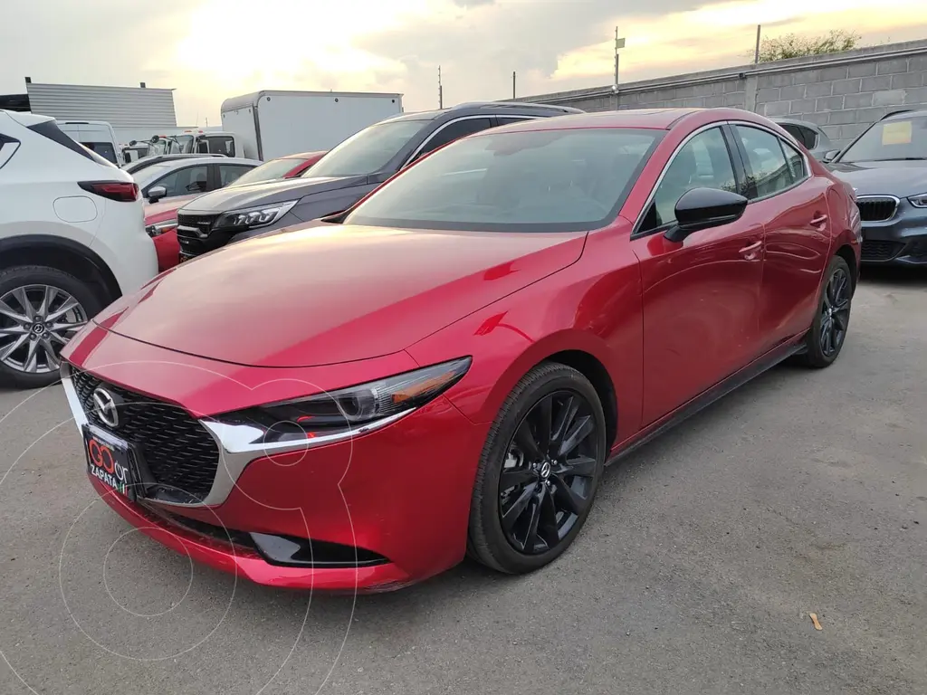 Mazda 3 Sedan Signature usado (2023) color Rojo precio $489,000