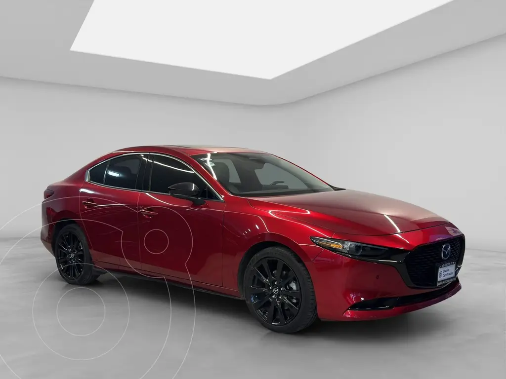 Mazda 3 Sedan Signature usado (2025) color Rojo precio $449,900