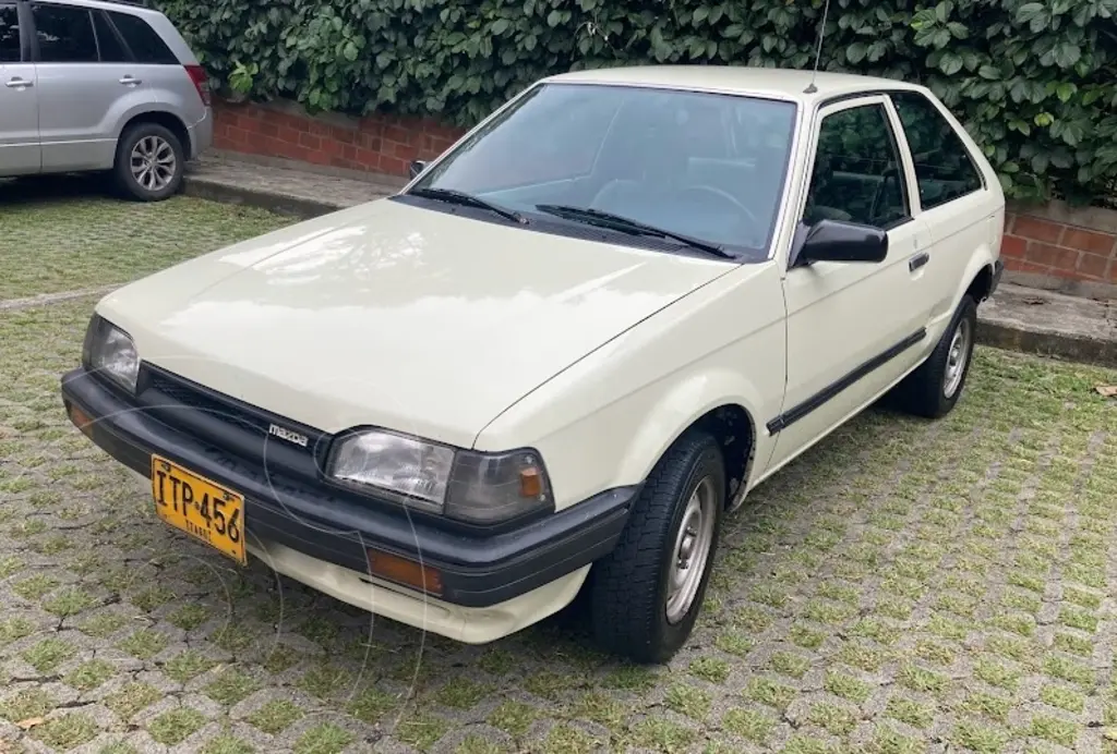 Mazda 323 hb usado (1994) color Blanco precio $11.800.000