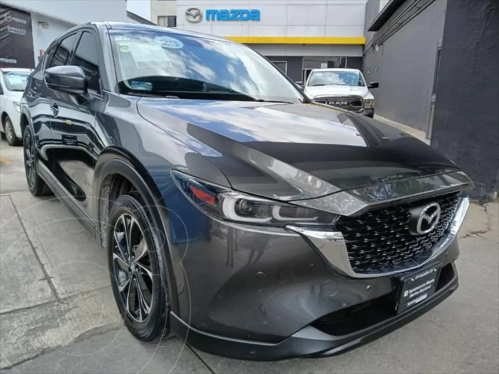 Mazda CX-5 Signature usado (2023) color Gris precio $470,000