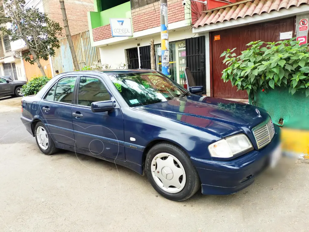 Mercedes Benz Clase C 180 usado (1998) color Azul precio u$s6,000