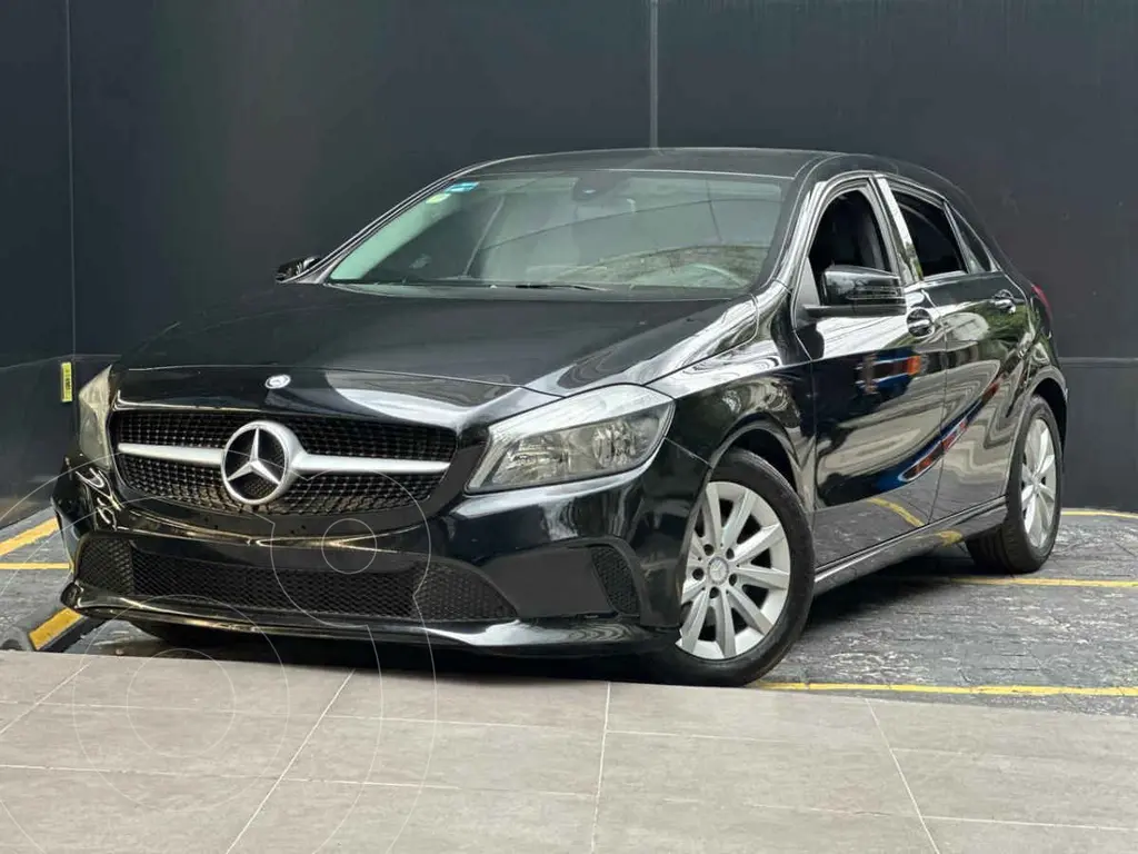 Mercedes Clase A Hatchback 200 CGI Style usado (2017) color Negro ...