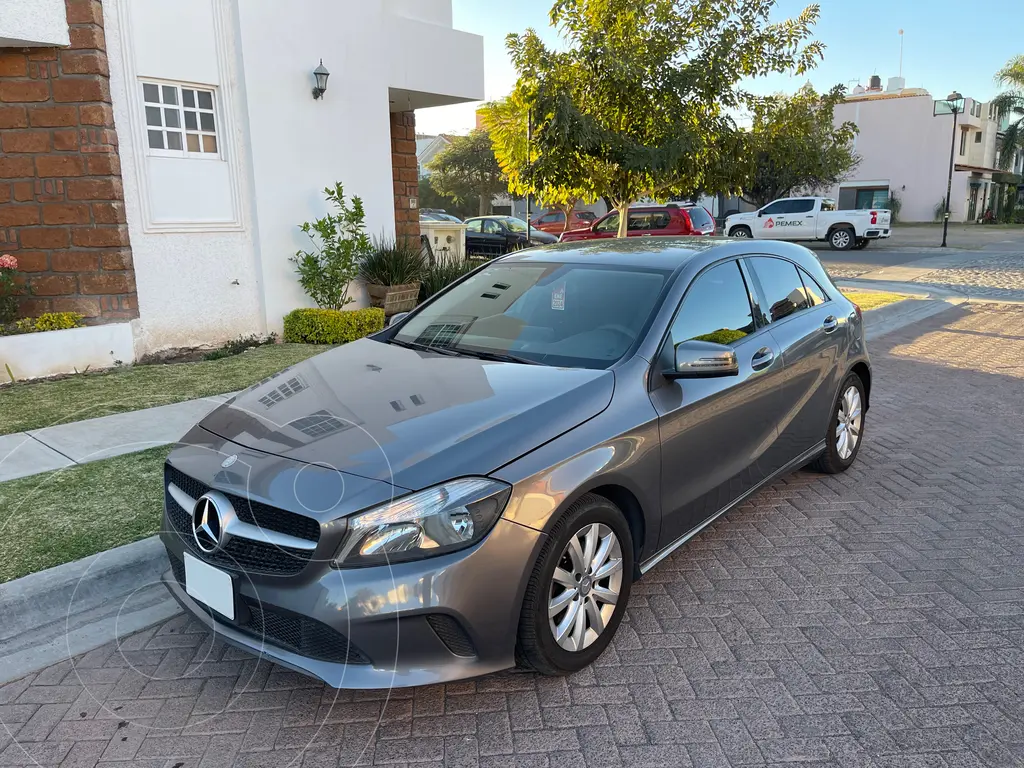 Mercedes Clase A Hatchback 180 CGI Aut usado (2016) color Gris Montana ...