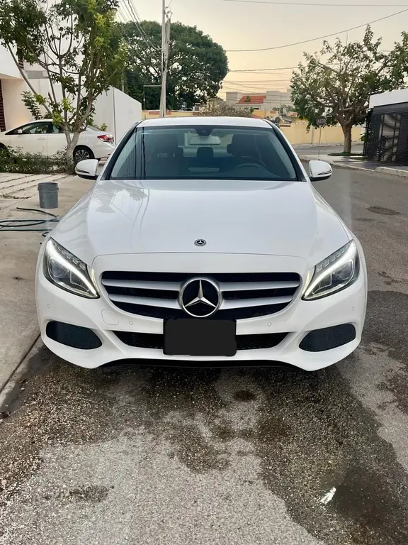 Mercedes Clase C Sedan 180 CGI Aut usado (2018) color Blanco precio $330,000