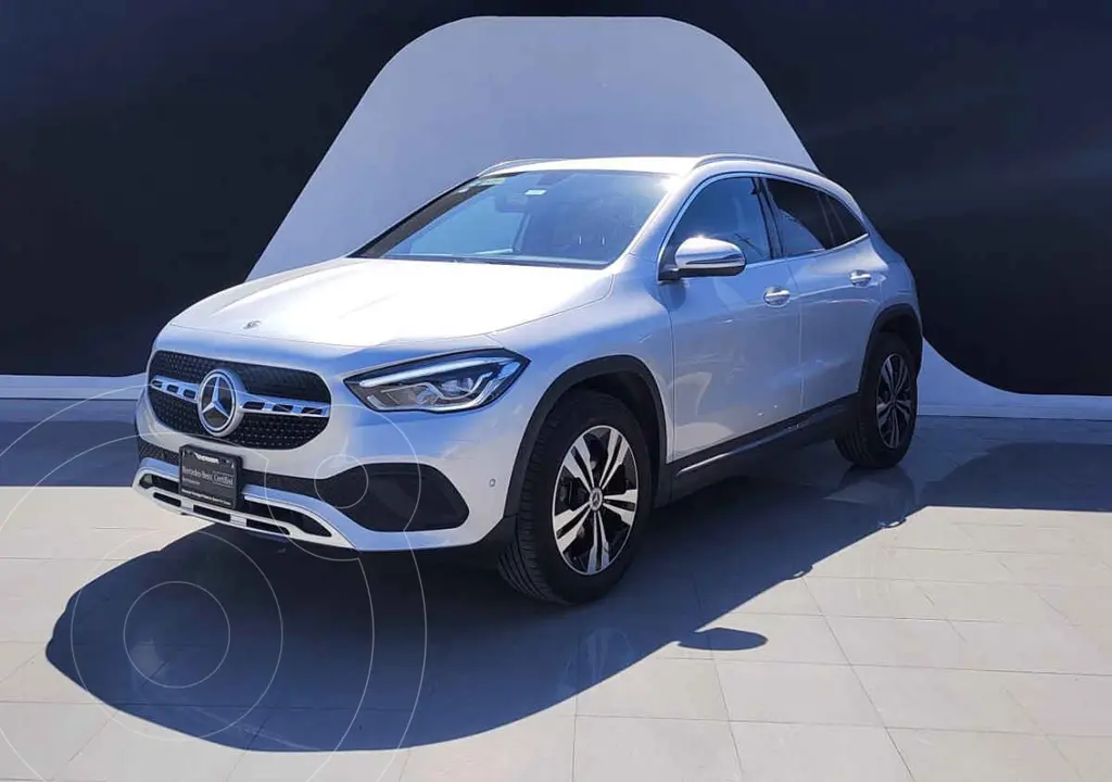 Mercedes Clase GLA 200 Progressive usado (2022) color Plata precio $699,900