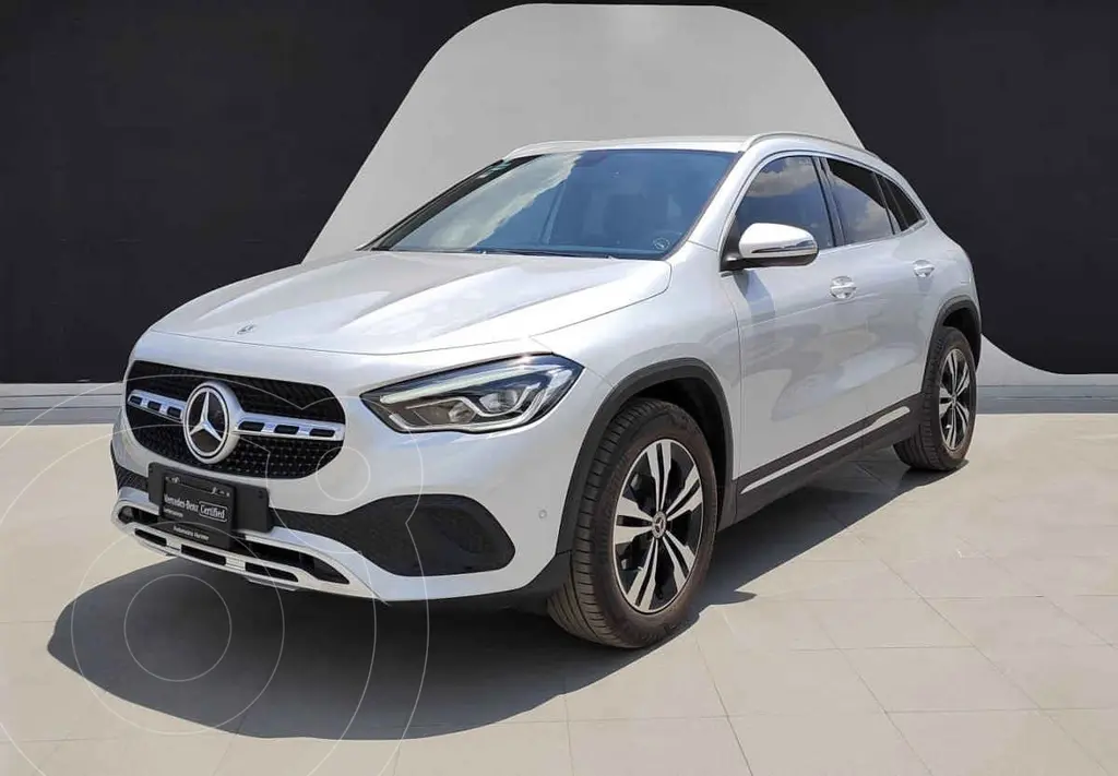 Mercedes Clase GLA 200 Progressive usado (2021) color Plata precio $699,900