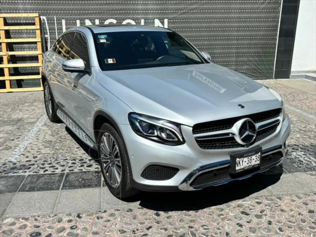 Mercedes Clase GLC 300 Sport usado (2019) color plateado precio $699,000