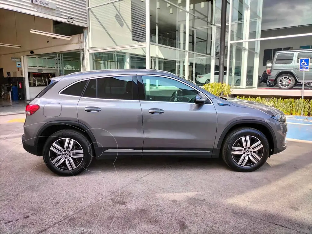 Mercedes EQA 300 4MATIC usado (2022) color Gris precio $1,160,000