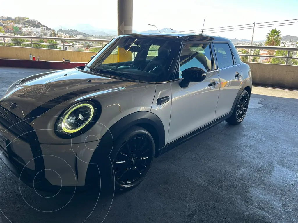 MINI Cooper 5 Puertas Classic Aut usado (2022) color Blanco Platinado precio $490,000