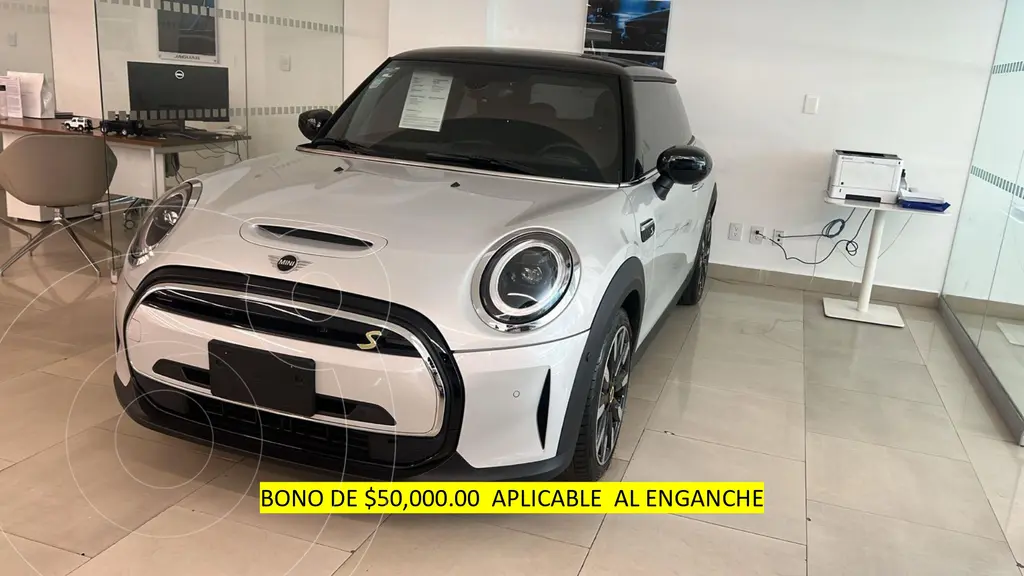 MINI Cooper SE Iconic usado (2023) color Blanco precio $750,000
