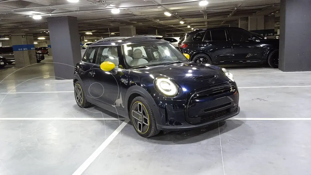 MINI Cooper Iconic SE usado (2023) color Negro precio $590,000