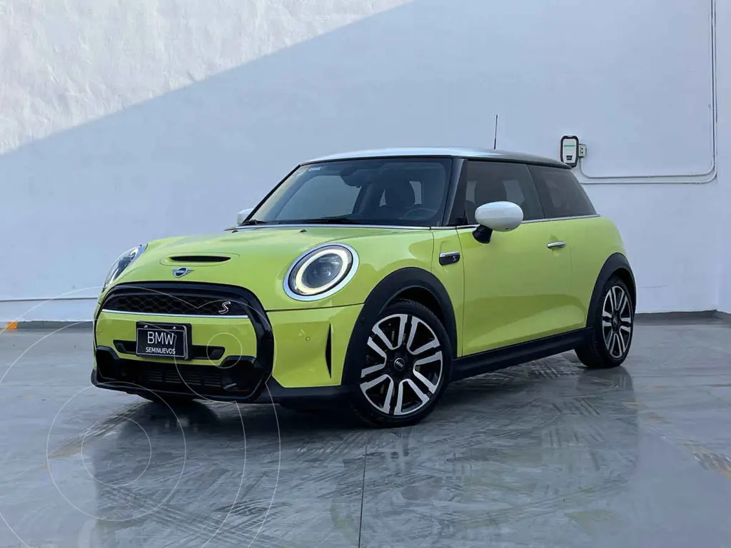 MINI Cooper S Classic Aut usado (2023) color Amarillo precio $519,000