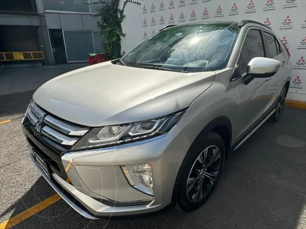 Mitsubishi Eclipse Cross GLS usado (2019) color plateado precio $395,000