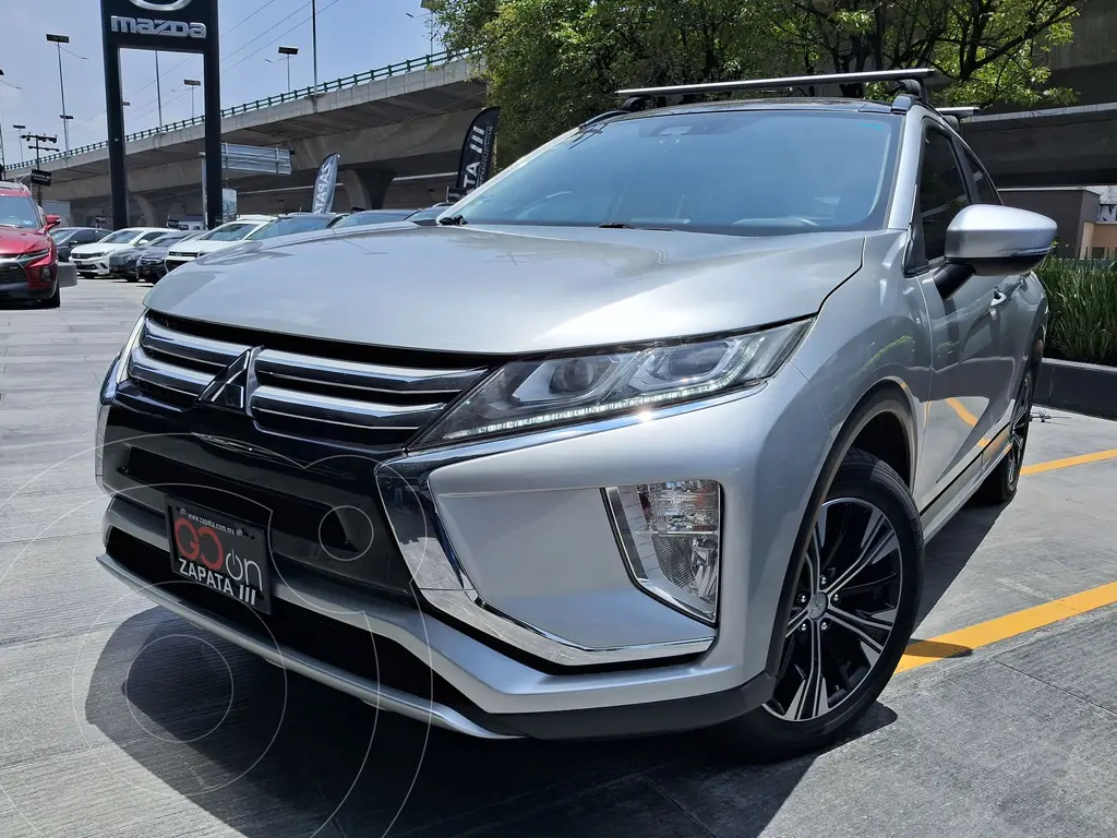 Mitsubishi Eclipse Cross GLS usado (2019) color plateado precio $400,000