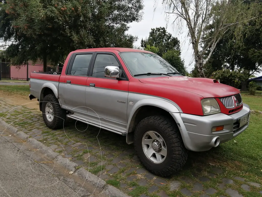 Mitsubishi L200 Dakar 2.4L Dakar usado (2003) color Rojo precio $9.500.000