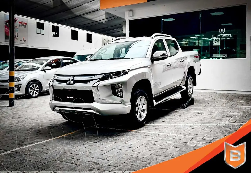 Mitsubishi L200 GLX 4x2 usado (2022) color Plata precio $409,900