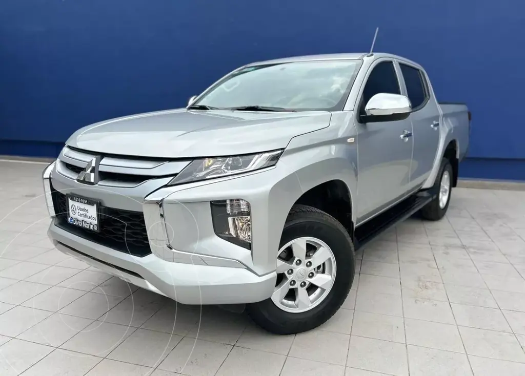 Mitsubishi L200 GLX 4x2 usado (2024) color Gris Grafito precio $489,000
