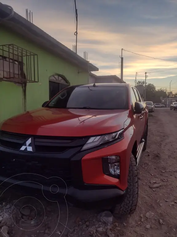 Mitsubishi L200 GLS Diesel 4x4 Aut usado (2022) color Naranja precio ...