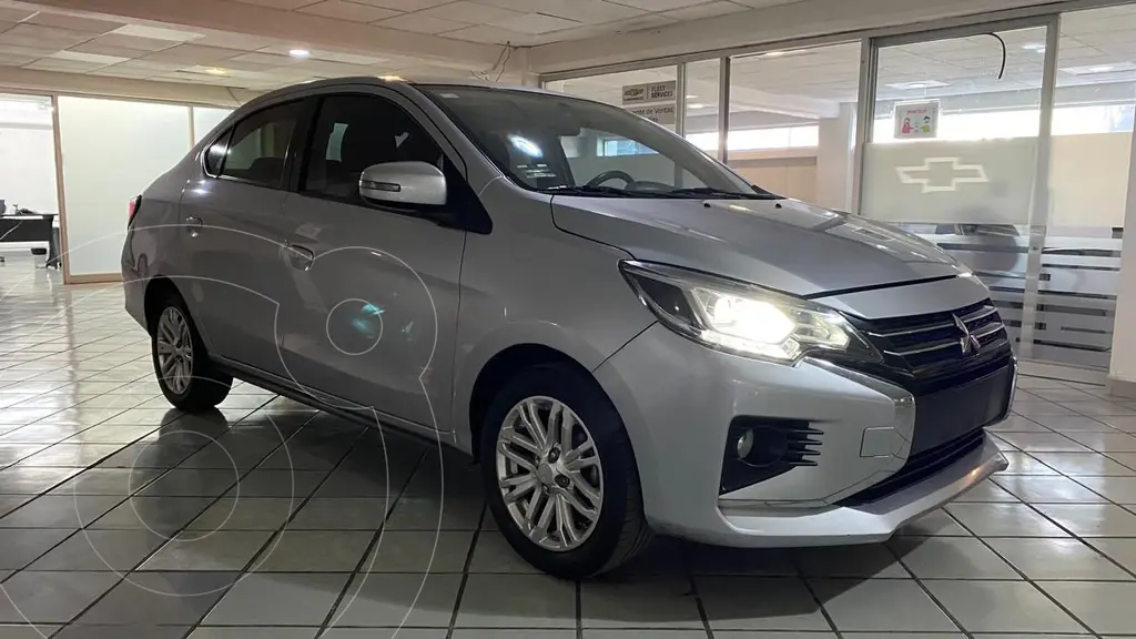 Mitsubishi Mirage G4 GLS usado (2022) color plateado precio $250,000