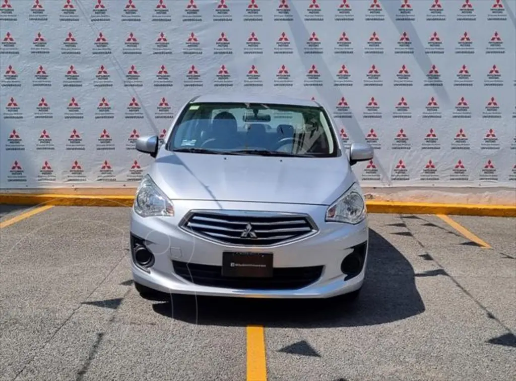 Mitsubishi Mirage GLX CVT usado (2019) color plateado precio $234,900
