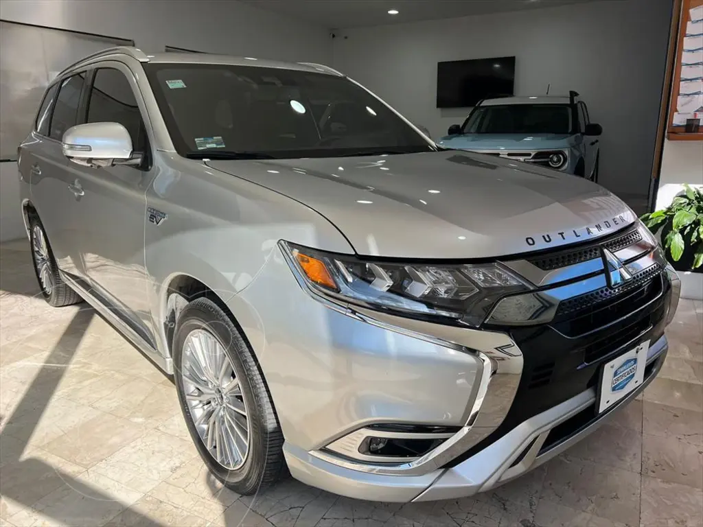 Mitsubishi Outlander PHEV Limited usado (2022) color Plata precio $725,000