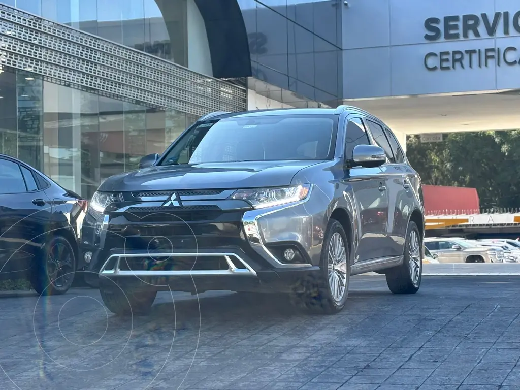 Mitsubishi Outlander SE Plus usado (2020) color Gris precio $470,000