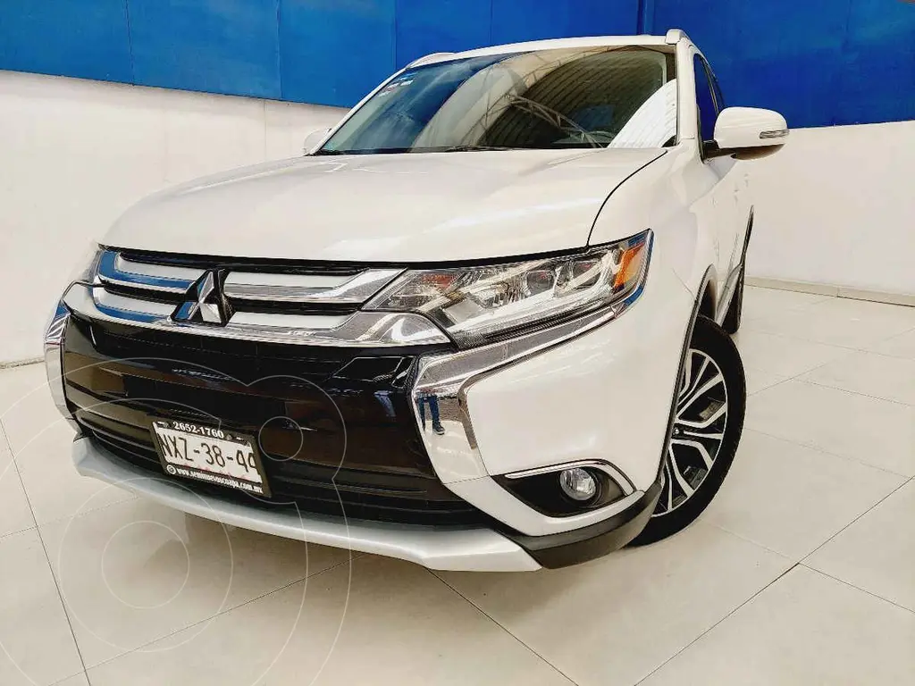 Mitsubishi Outlander 2.4L SE usado (2016) color Blanco precio $250,000