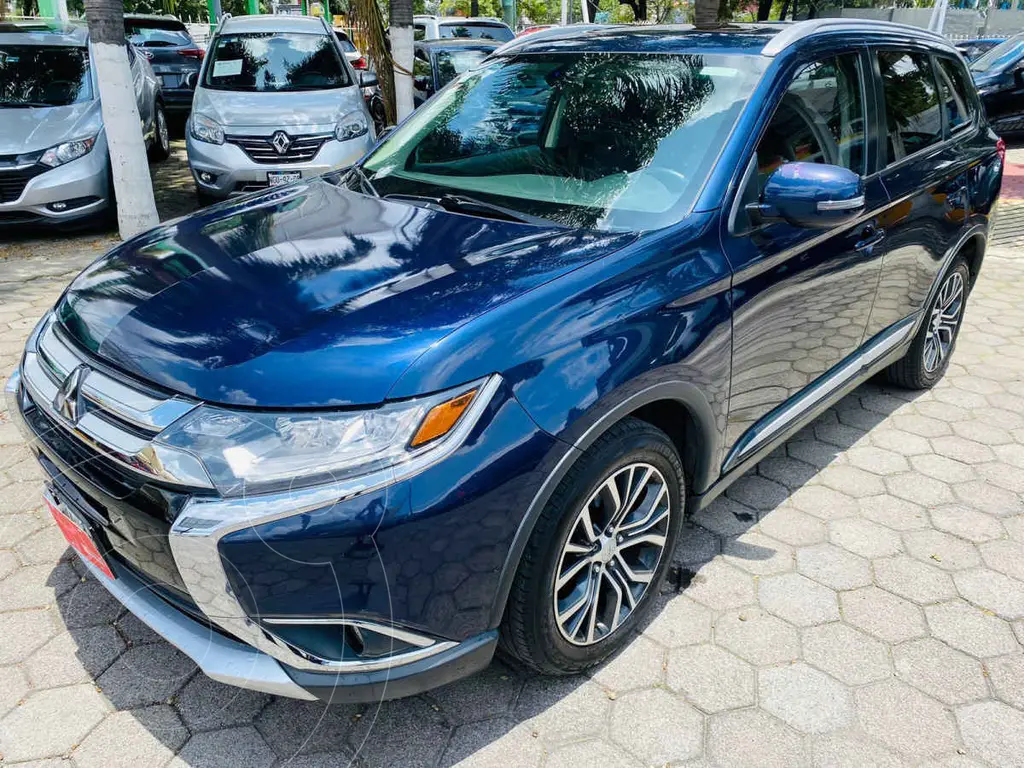 Mitsubishi Outlander 2.4L SE usado (2017) color Azul precio $267,000