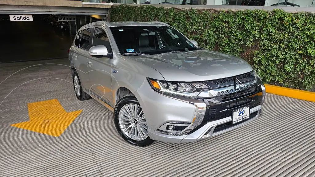 Mitsubishi Outlander Limited usado (2020) color Gris precio $494,900