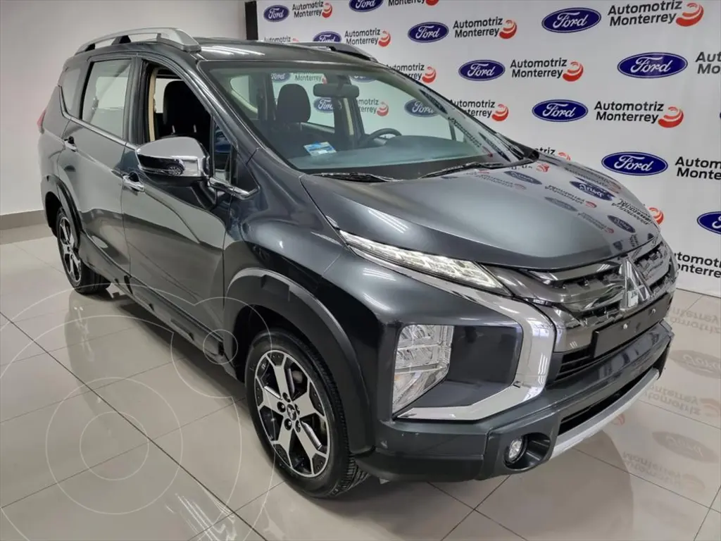 Mitsubishi Xpander 1.5L Cross usado (2022) color Gris Oscuro precio ...