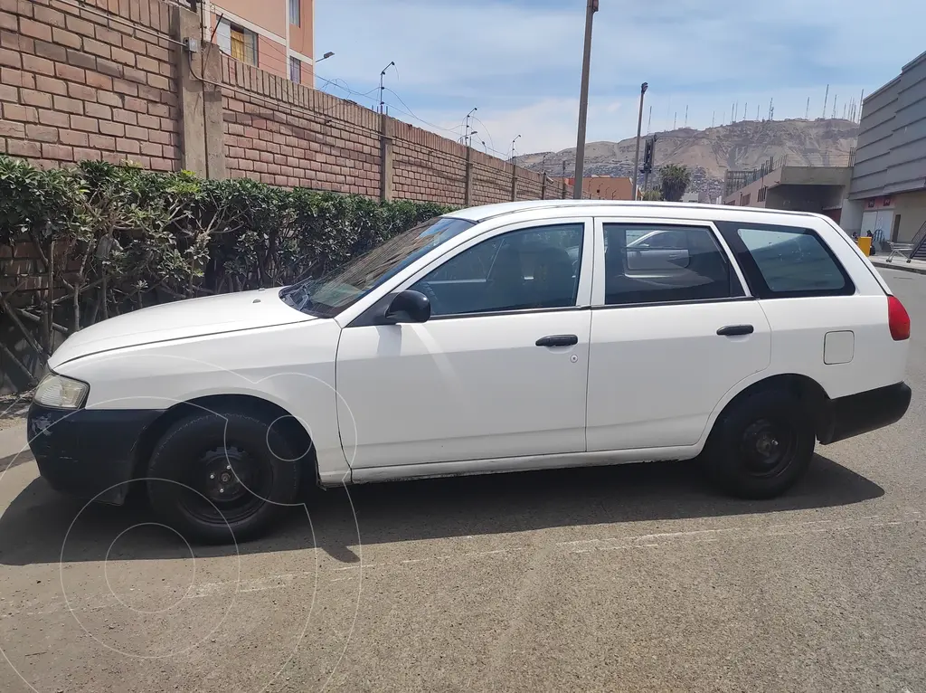 Nissan AD Wagon Automatico usado (2003) color Blanco precio u$s4,700