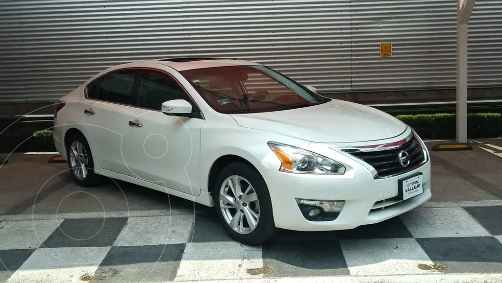Nissan Altima Advance NAVI usado (2016) color Blanco precio $240,000