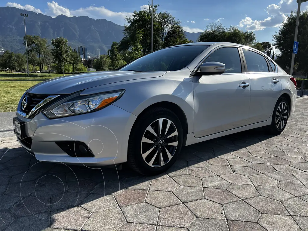 Nissan Altima Advance usado (2017) color Gris Oxford precio $290,000
