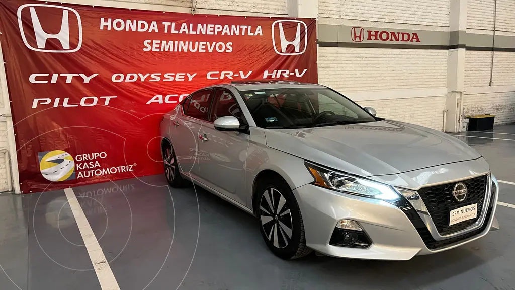 Nissan Altima Advance usado (2019) color plateado precio $418,900