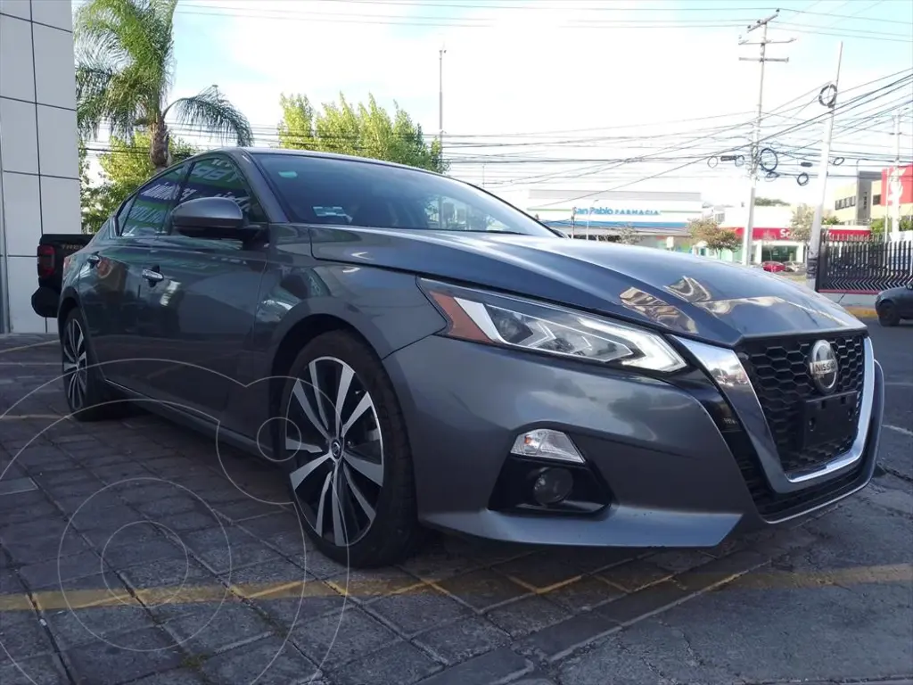 Nissan Altima EXCLUSIVE usado (2020) color Gris Oxford precio $379,000