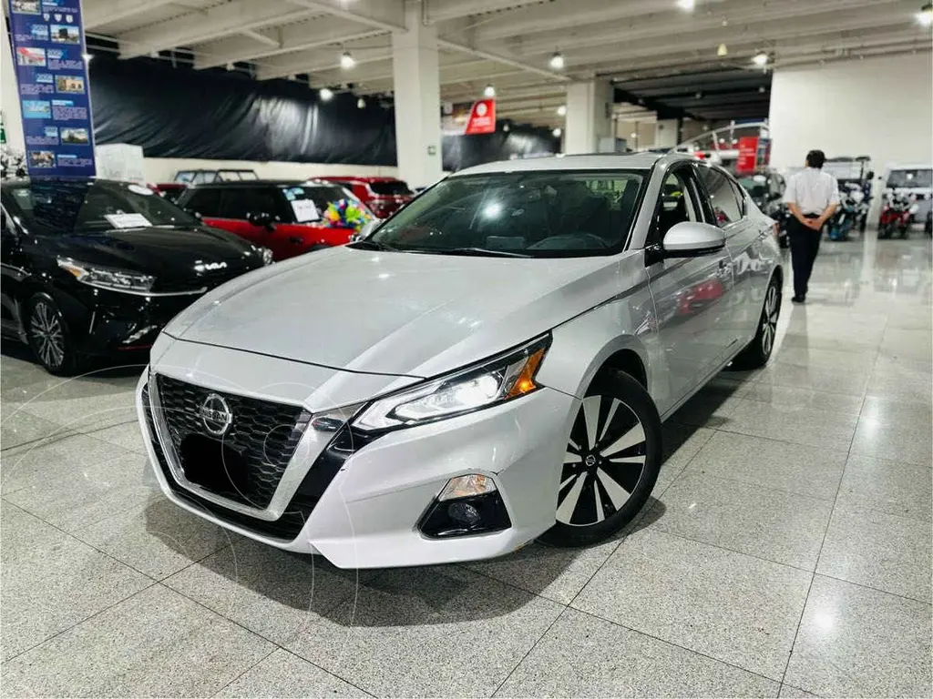 Nissan Altima Advance usado (2022) color Plata precio $500,900
