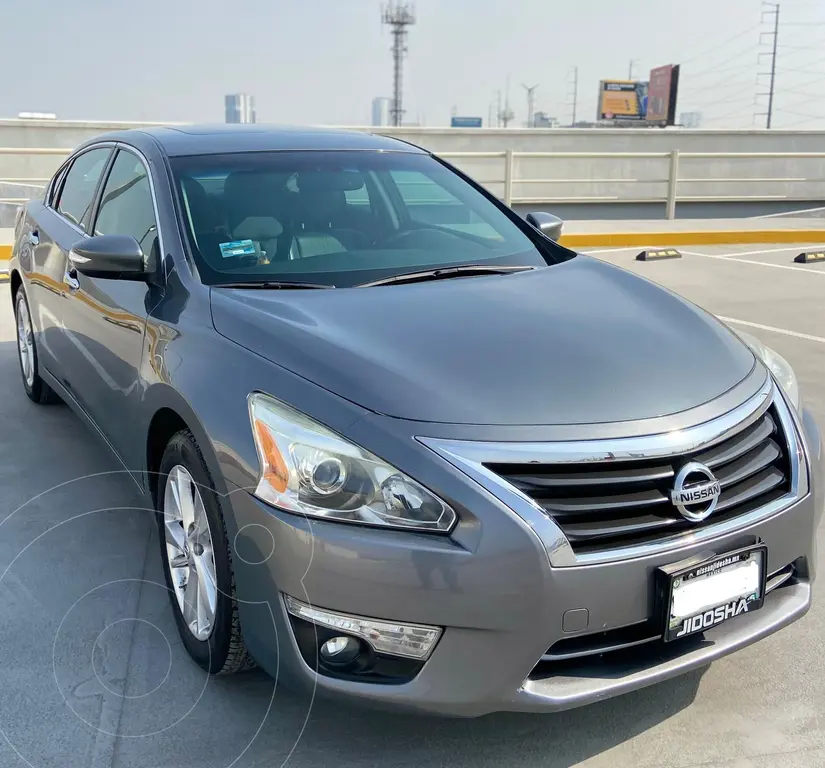 Nissan Altima Advance NAVI usado (2015) color Gris precio $225,000