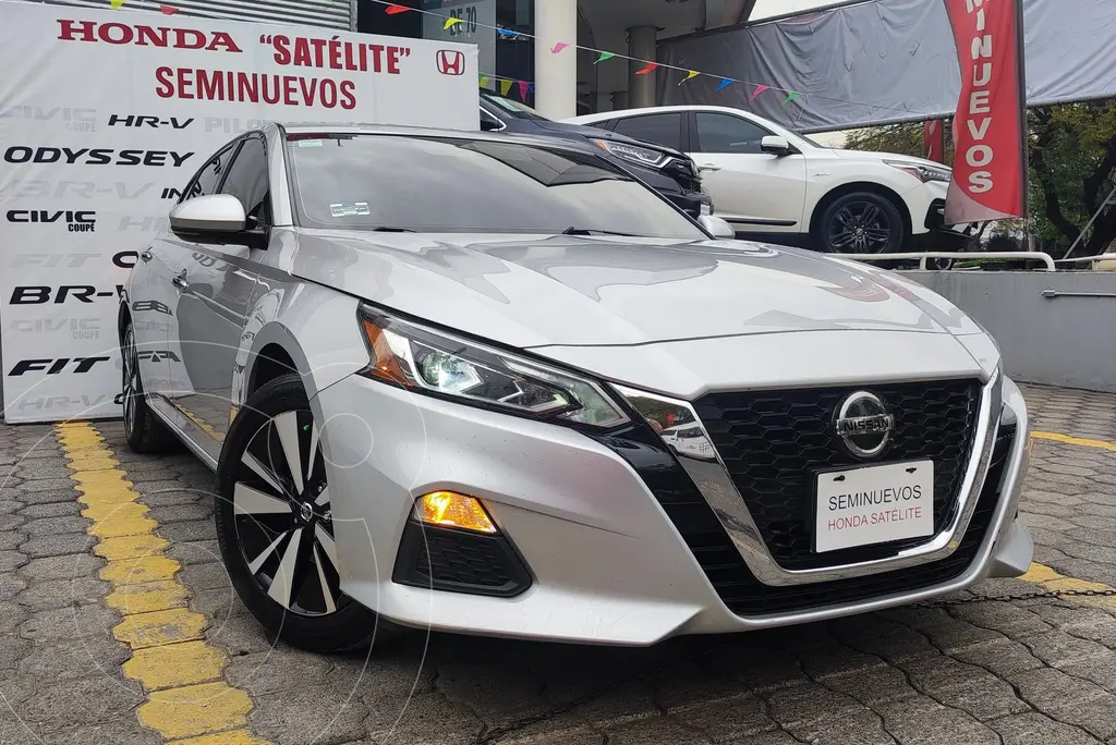 Nissan Altima Advance usado (2020) color plateado precio $405,000
