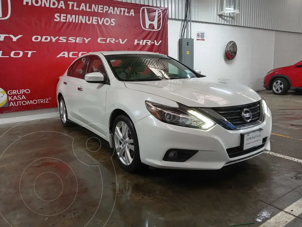 Nissan Altima Advance NAVI usado (2017) color Blanco precio $247,900